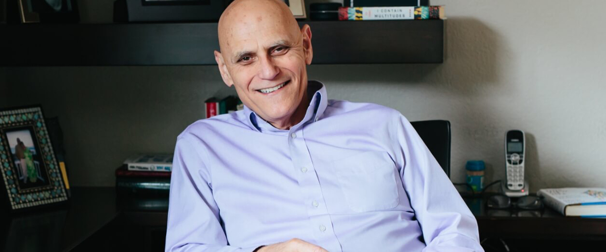 ¡Por primera vez en Colombia y en Uniandes el Dr. Hayes! - Facultad de ...